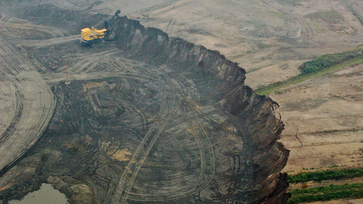 Dirty deals: oil lobbyists push tar sands on Europe - Friends of the ...